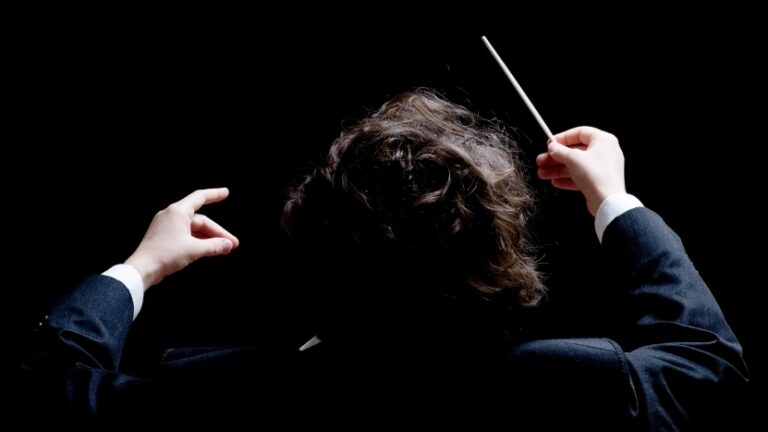 What Does an Orchestra Conductor Do During a Performance? - Philippe Jordan